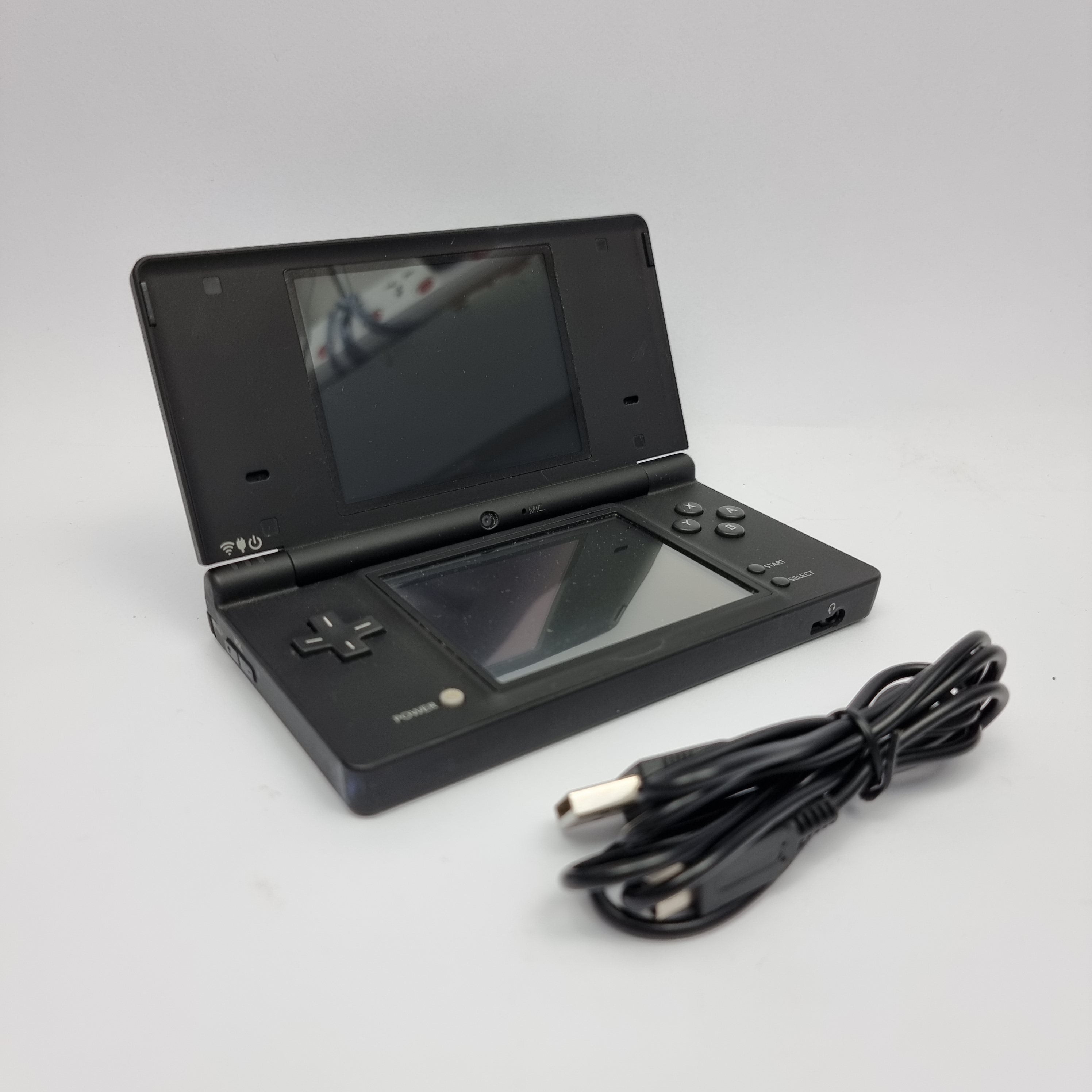 Nintendo DSi – Retros.ae